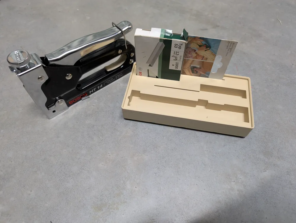 Gridfinity Bosch stapler bin with extra storage by jonasge - MakerWorld
