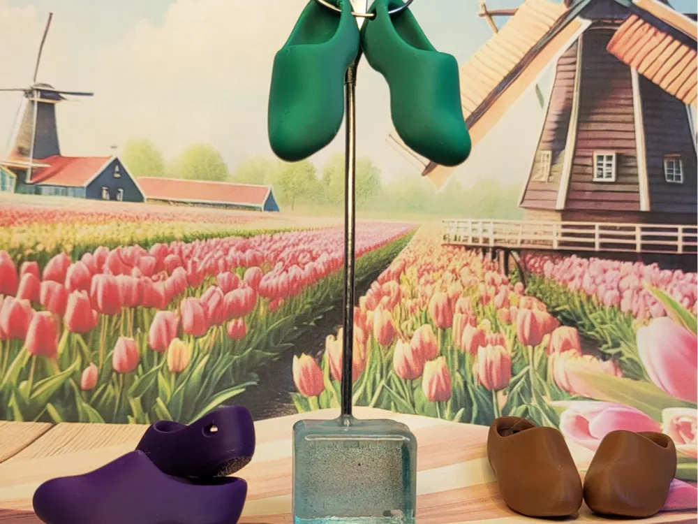 Dutch wooden shoe / Clog Keychain by @MisT_eR3D - MakerWorld