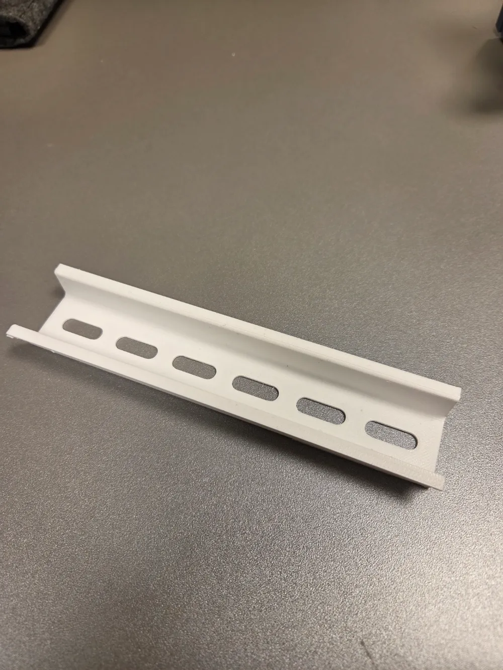 DIN Rail IEC/EN 60715 (127mm) by MB Designs MakerWorld: Download Free ...