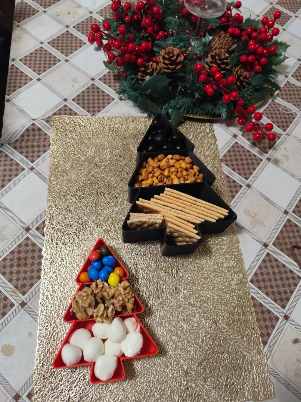 Christmas Tree-Shaped Snack Serving Tray by Alexandre Paixao - MakerWorld