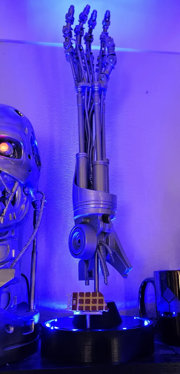 Terminator T800 Damaged CPU with Stand by PaulD MakerWorld: Download ...