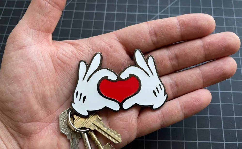 Mickey Mouse hands heart-shaped keychain - Free 3D Print Model - MakerWorld