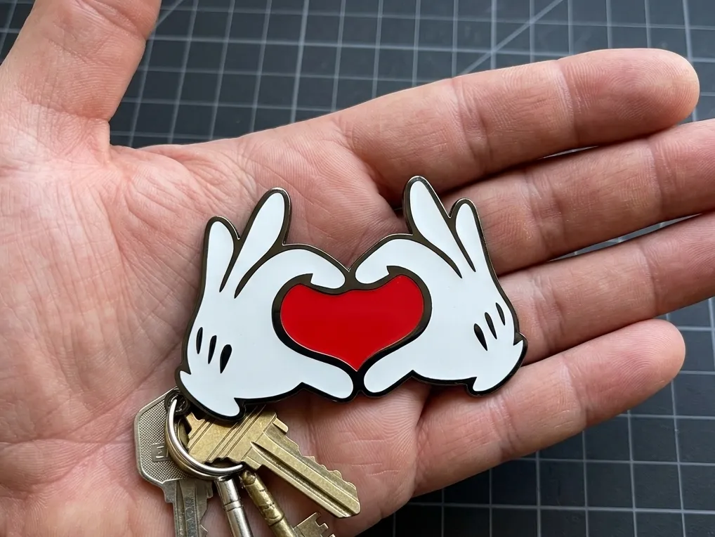 Mickey Mouse hands heart-shaped keychain - Free 3D Print Model - MakerWorld