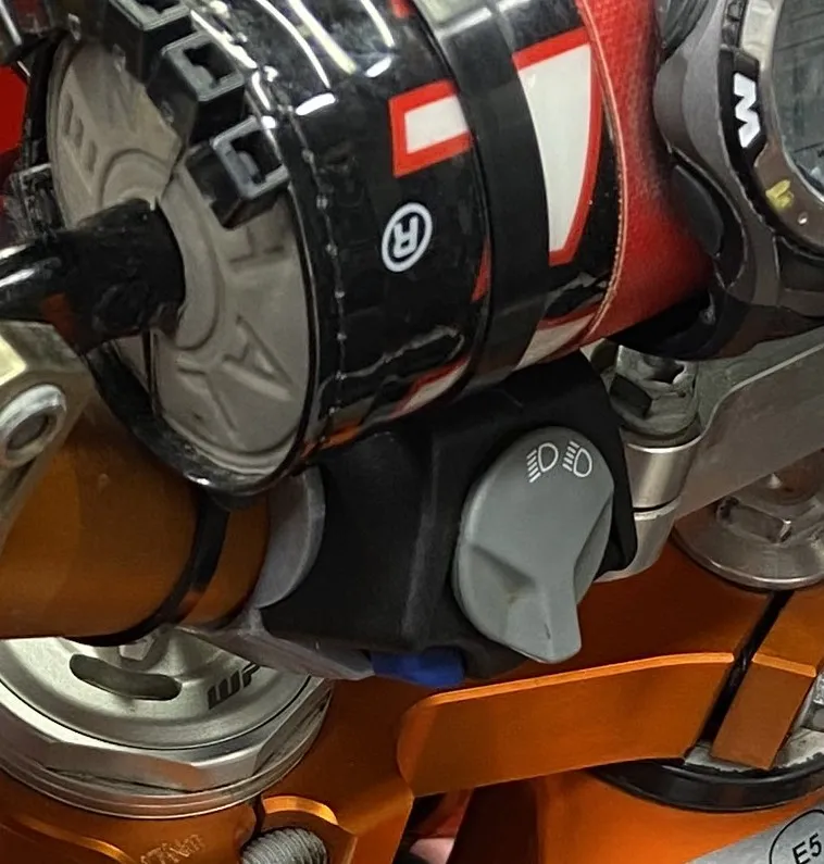 KTM EXC 2024 Headlight-switch mounting by b.martinsson - MakerWorld