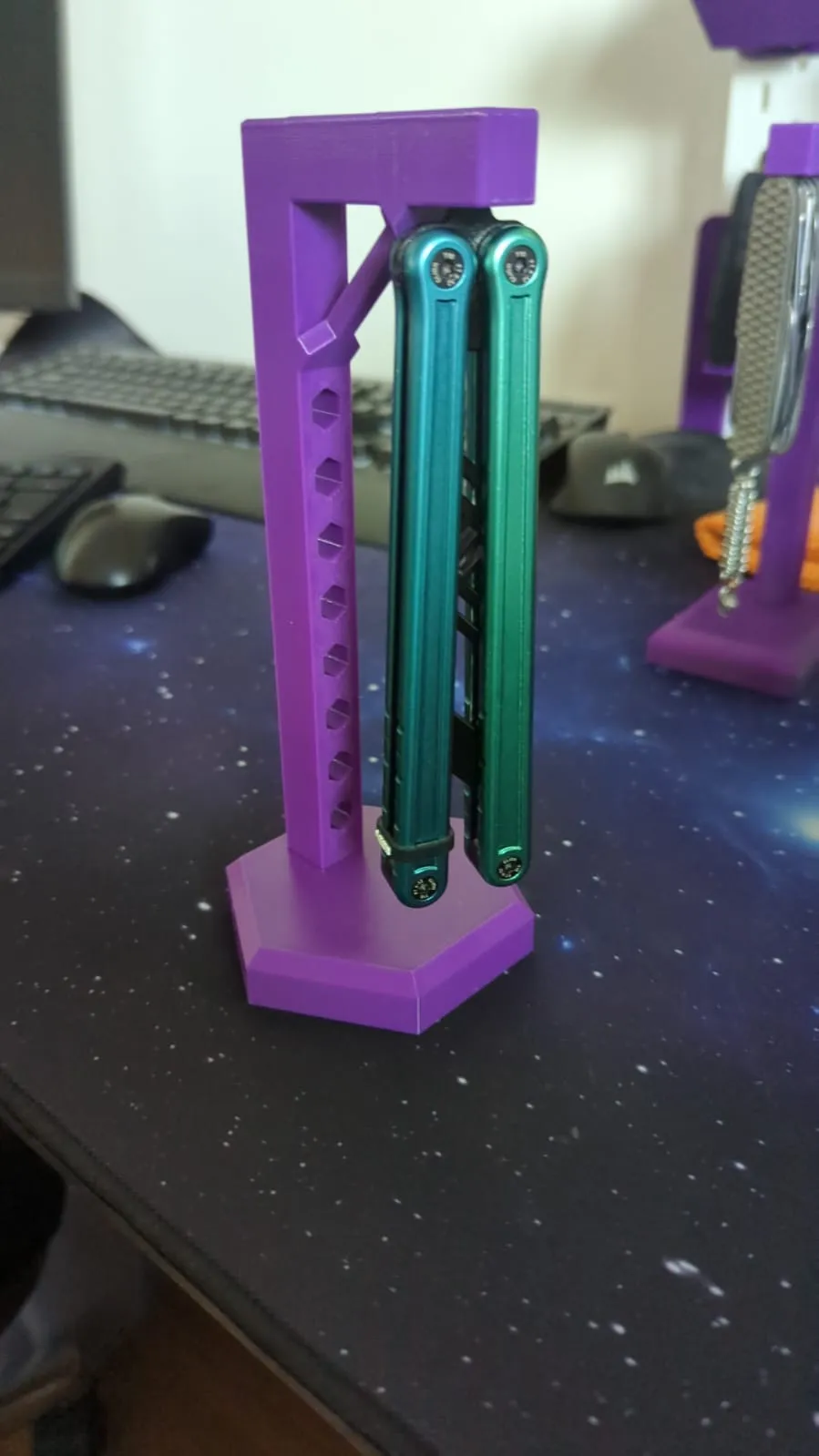 Balisong / Knife Stand by user_260077999 - MakerWorld