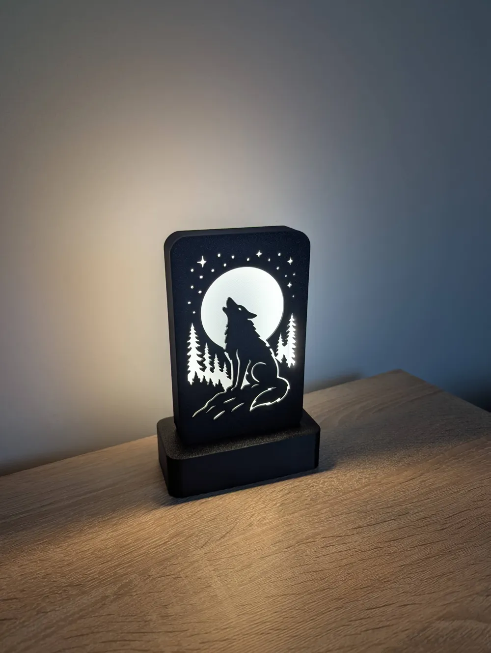 Lámpara LED – Lobo Solitario - Modelo de impresión 3D gratuito - MakerWorld