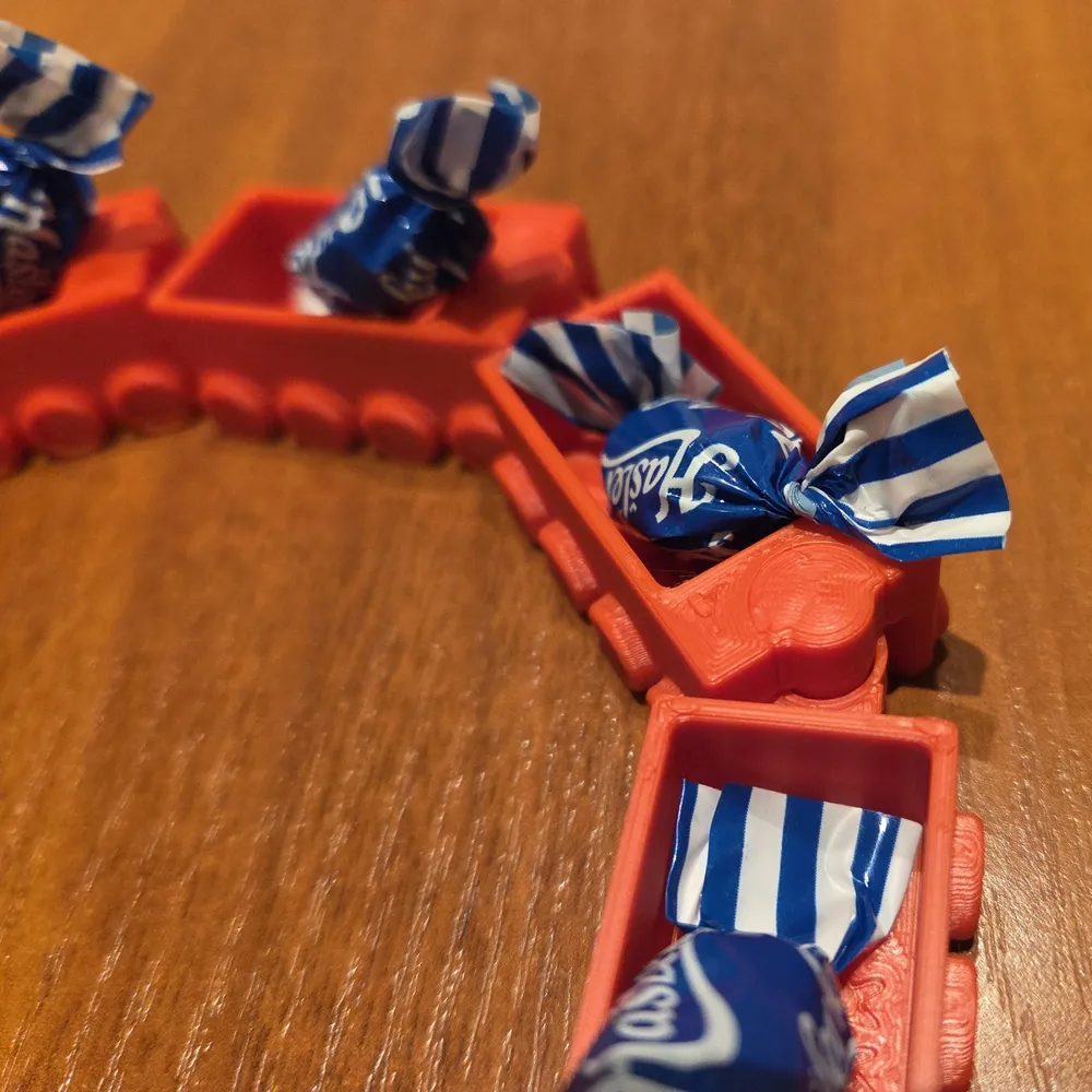 Christmas Candy Articulated Train - Free 3D Print Model - MakerWorld