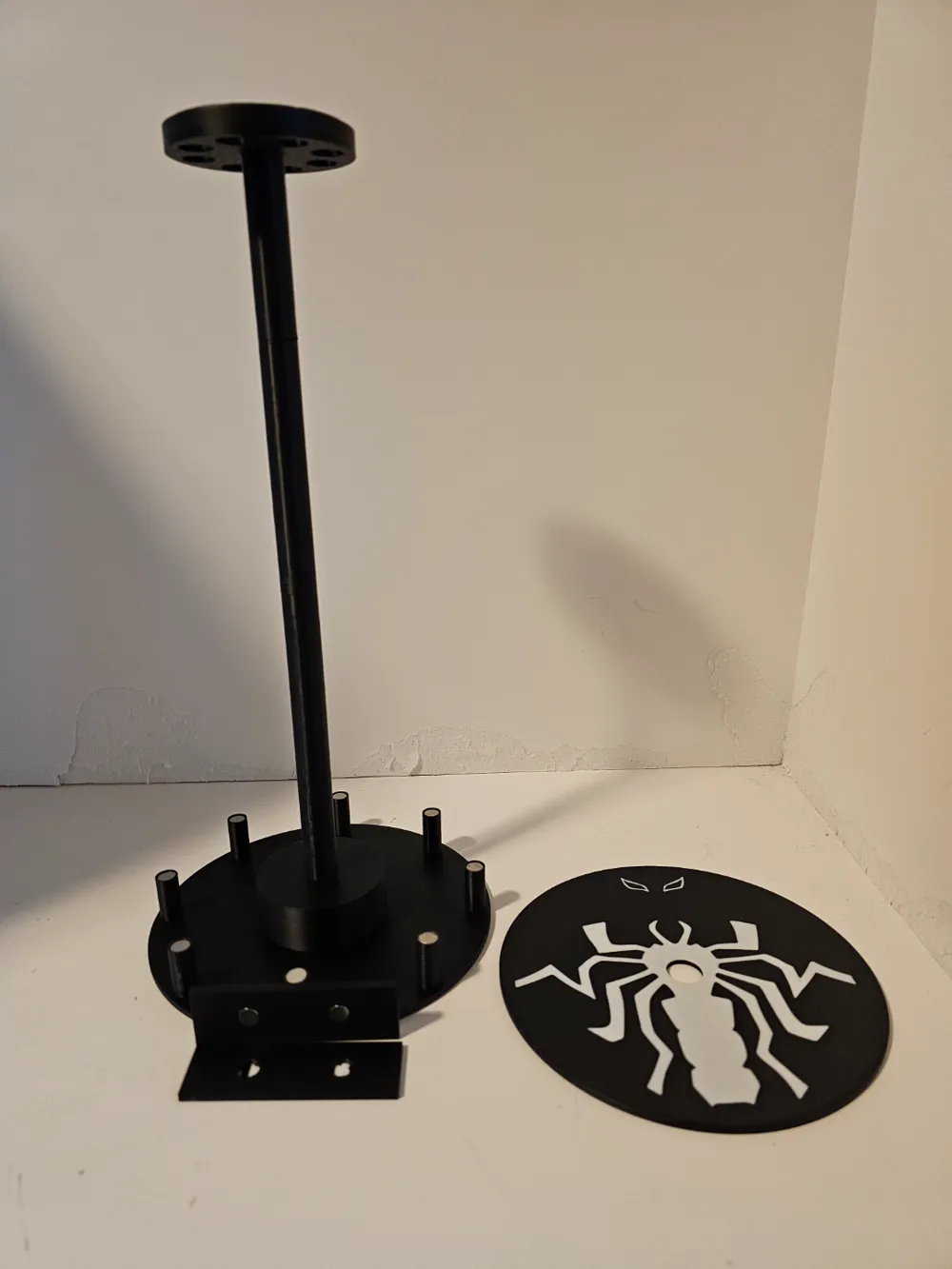 Agent Venom Helmet Stand w/ changeable face plates by bbush362 - MakerWorld
