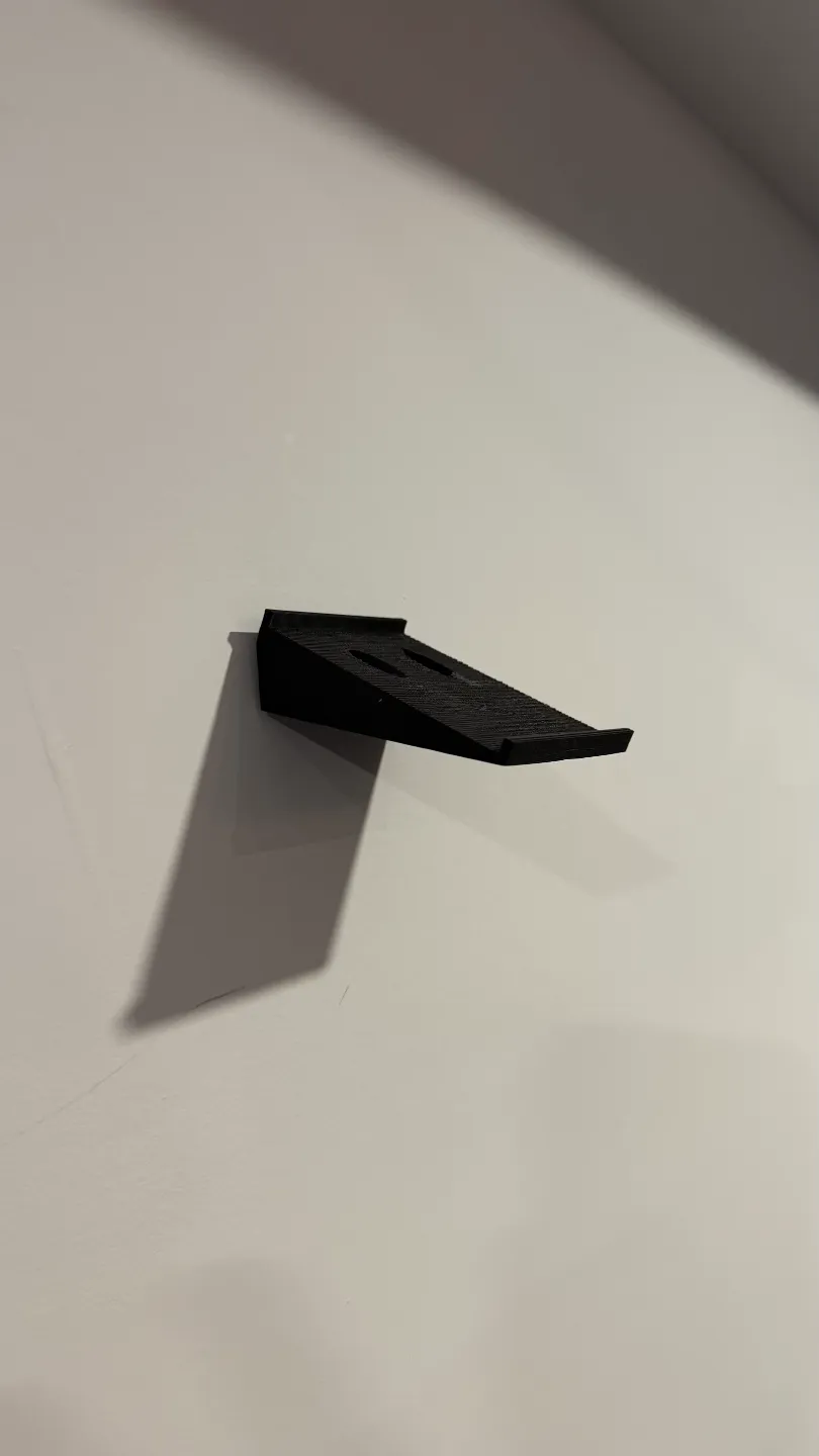 Angled Die-Cast Wall mount - 1-24 Scale - Free 3D Print Model - MakerWorld