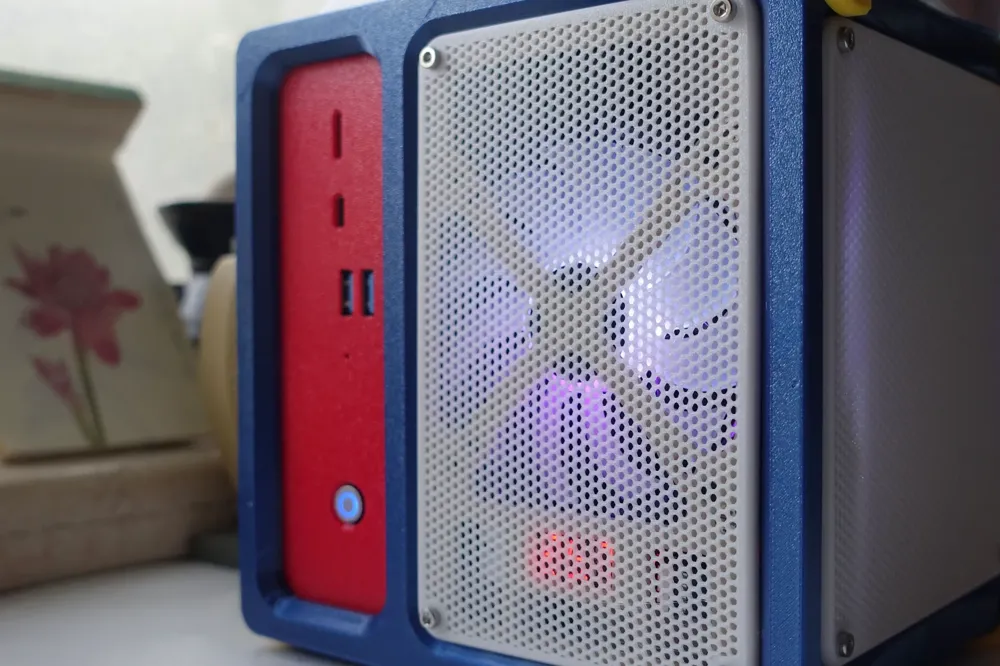 Geek版三盘位NAS机箱 - 免费 3D 打印模型 - MakerWorld