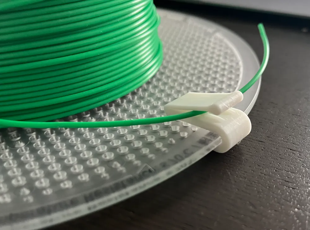 Filament clip. Fits almost all filaments. by Martin2580 - MakerWorld