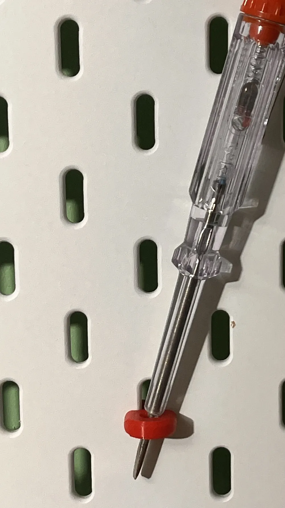 Bowden/PTFE tube clip for Ikea SKÅDIS pegboard by michelek MakerWorld ...