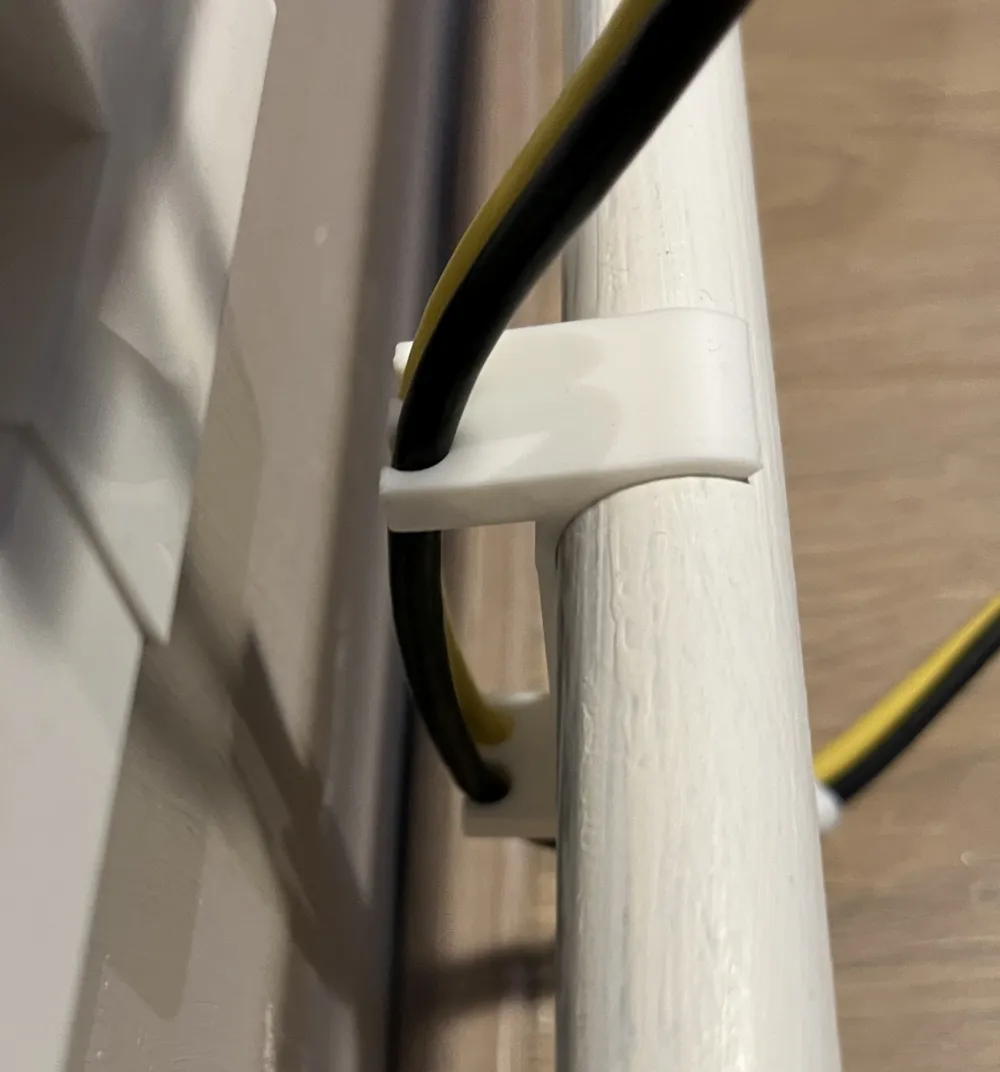Cable routing for radiator tubing by Anwar NL - MakerWorld