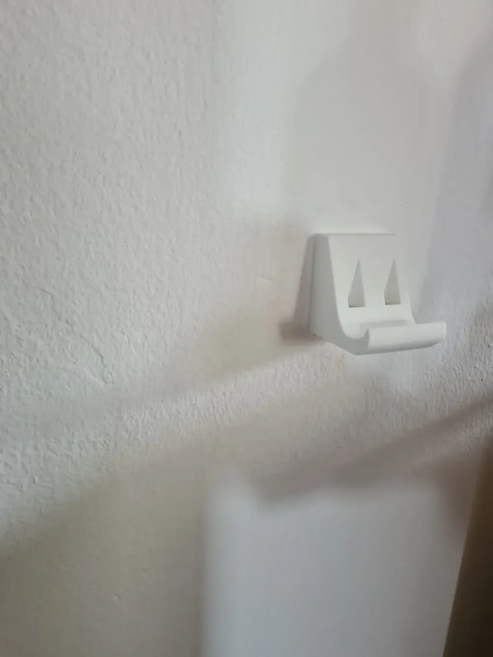 Razer Wolverine V2 Wall Mount by Florian.meierfels - MakerWorld