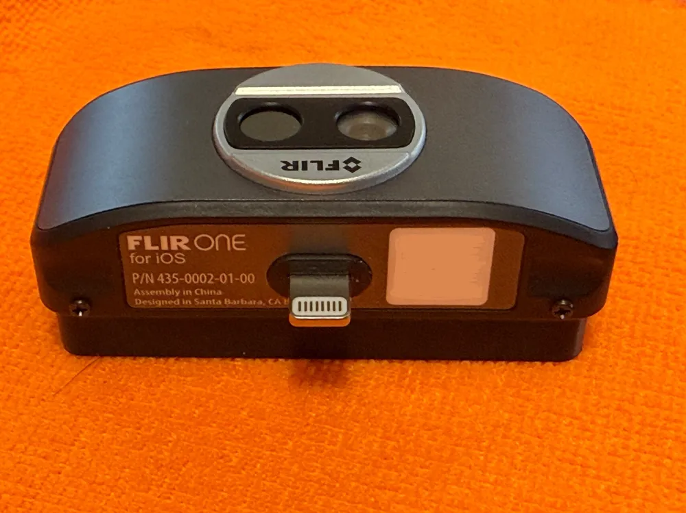 FLIR One 用于扩展电池的后盖 - 免费 3D 打印模型 - MakerWorld
