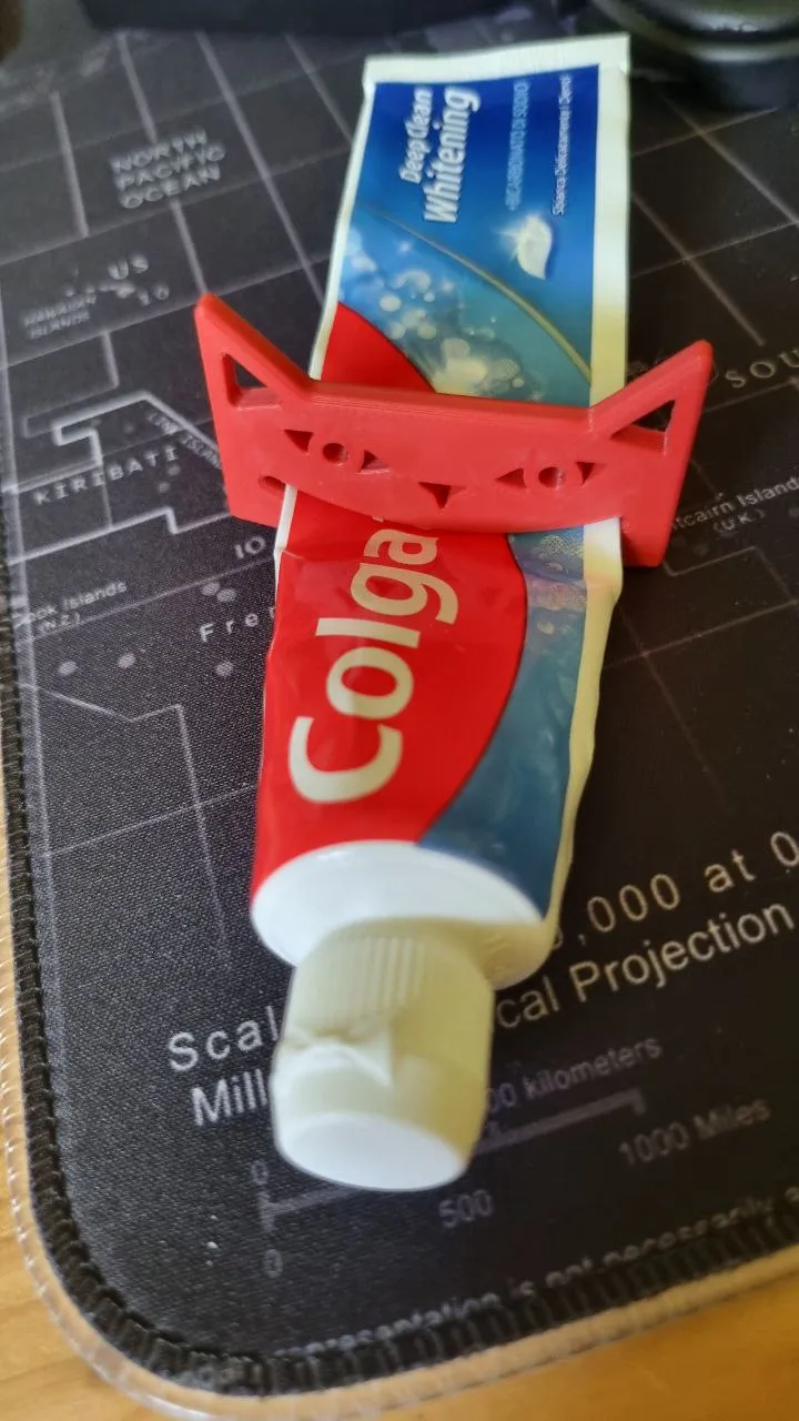 Toothpaste squeezer - Smiley cat - 5.5g - 22 min by Xtreme73 - MakerWorld