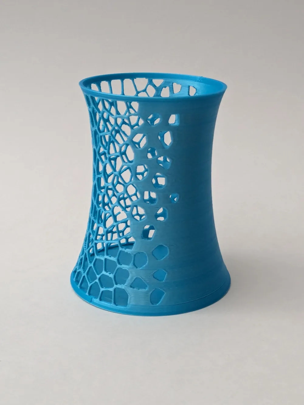 Pencil Cup: Voronoi Reveal - Free 3D Print Model - MakerWorld