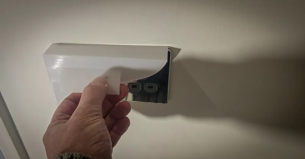 Painting shield for electrical sockets etc. by monkeyfinger - MakerWorld
