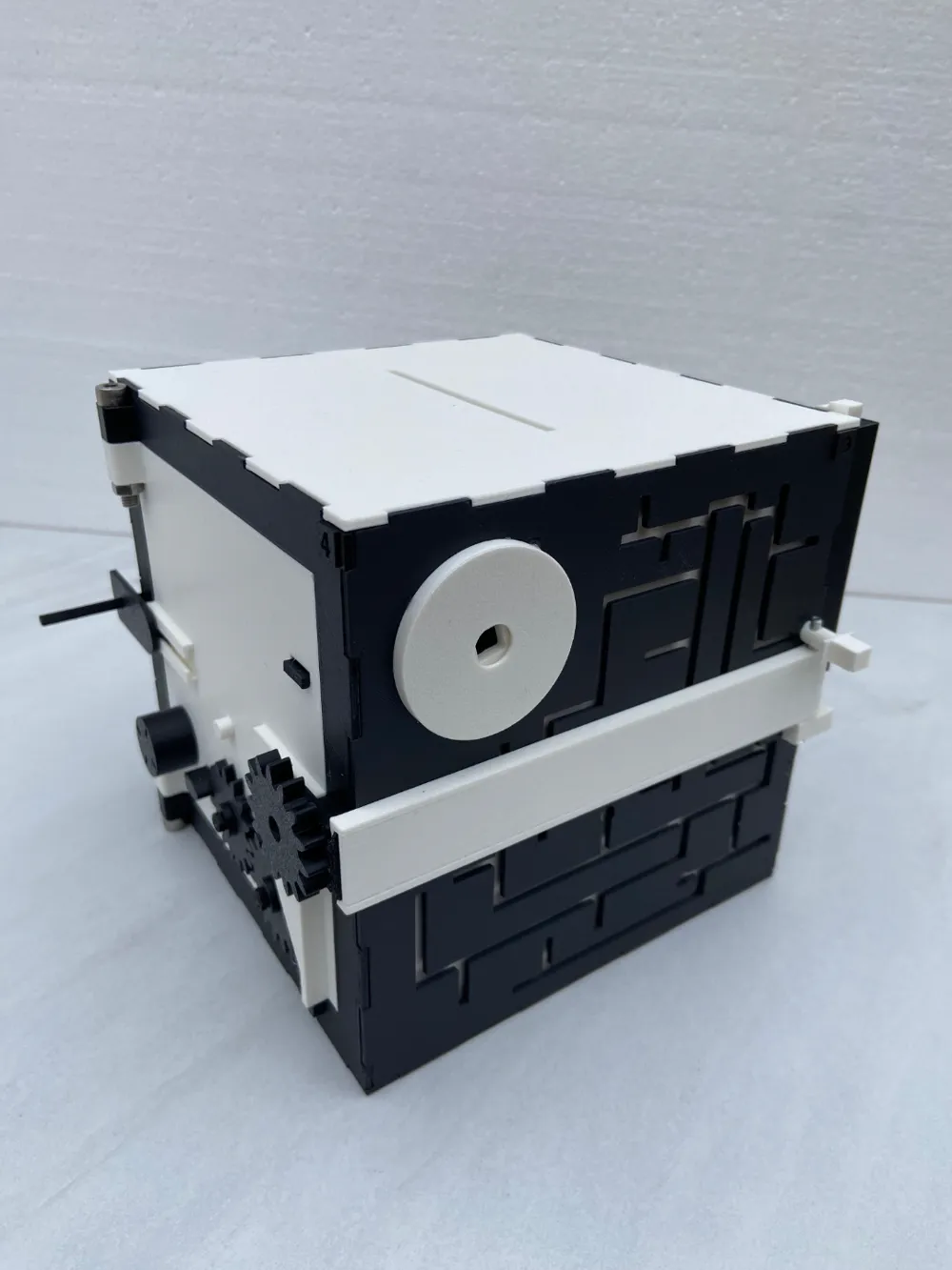 Four-Seal Vault – Shikuro – the escape box by Elioenai MakerWorld: Download Free 3D Models