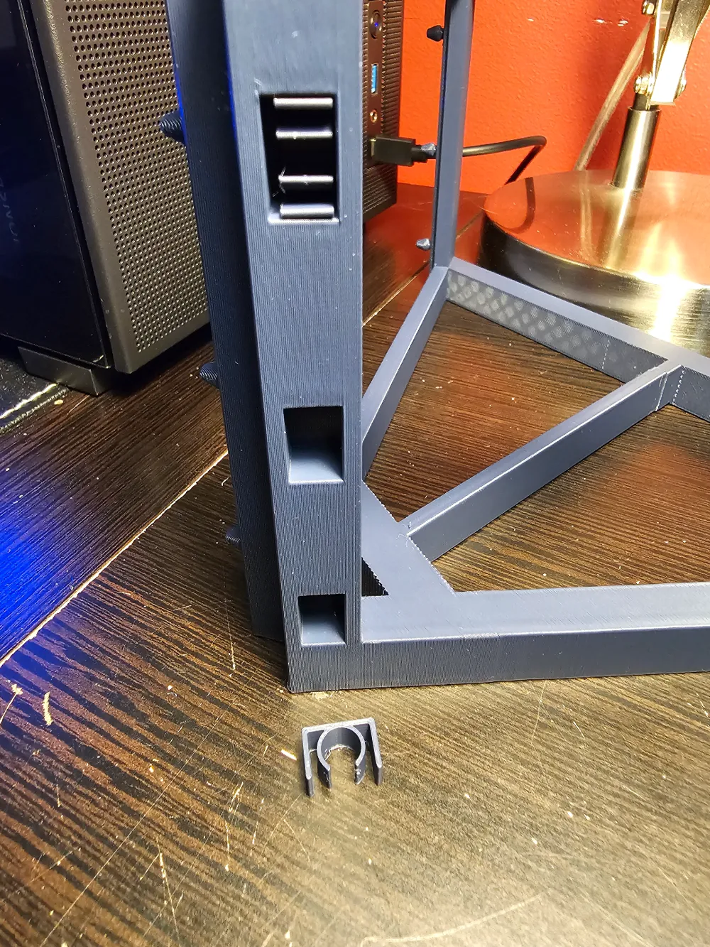 Angled Screen Mount (JONSBO D41 PC Case) by Orang Lad - MakerWorld