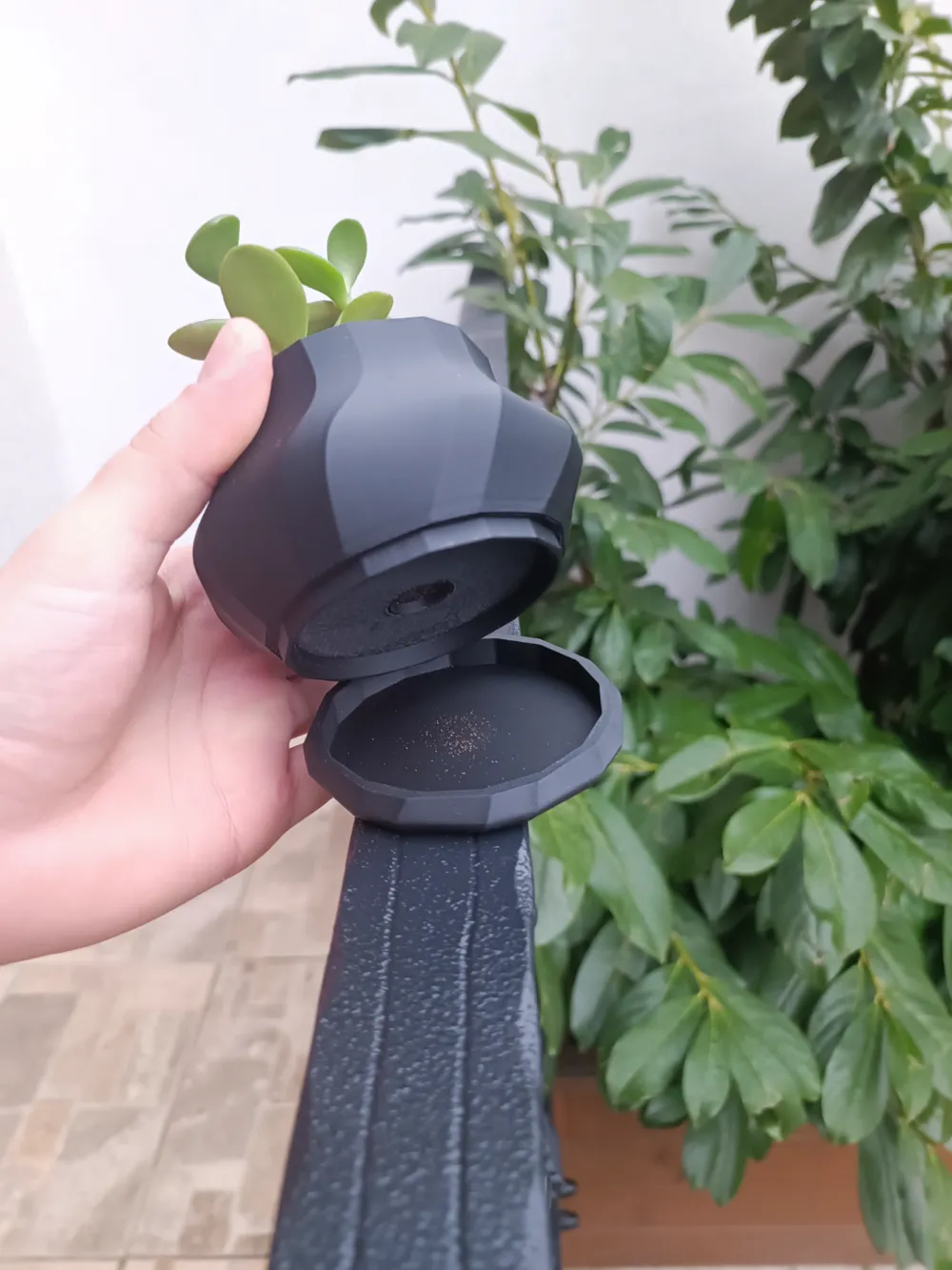 Elegant Swirl Plant Pot / Twisted Planter by Chilobrah MakerWorld ...