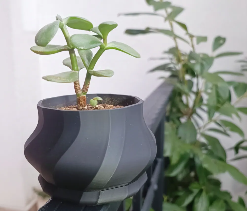 Elegant Swirl Plant Pot / Twisted Planter by Chilobrah MakerWorld ...