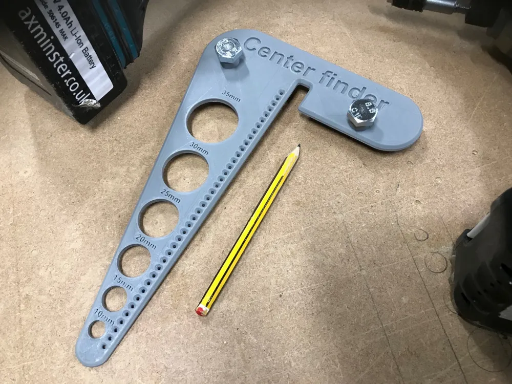 Center finder marking out aid by brithawkes - MakerWorld