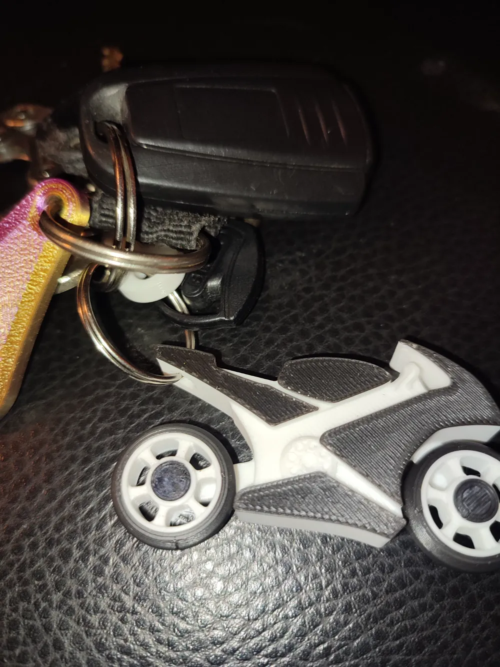 Motorcycle Keychain (spinning wheels) Remixed by Langa__ - MakerWorld