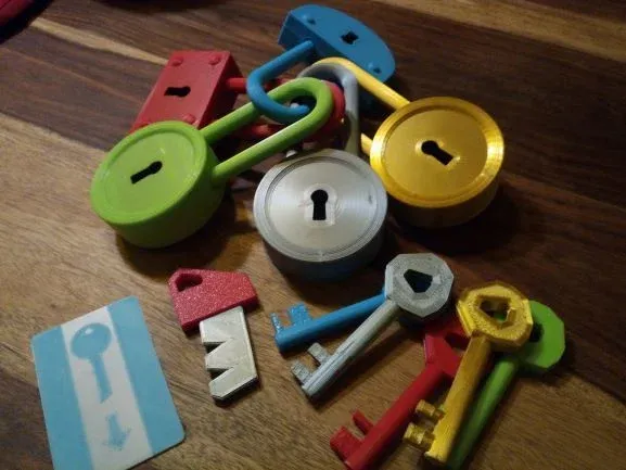 Working locks + keys from Hello Neighbor by michal.tiller MakerWorld ...