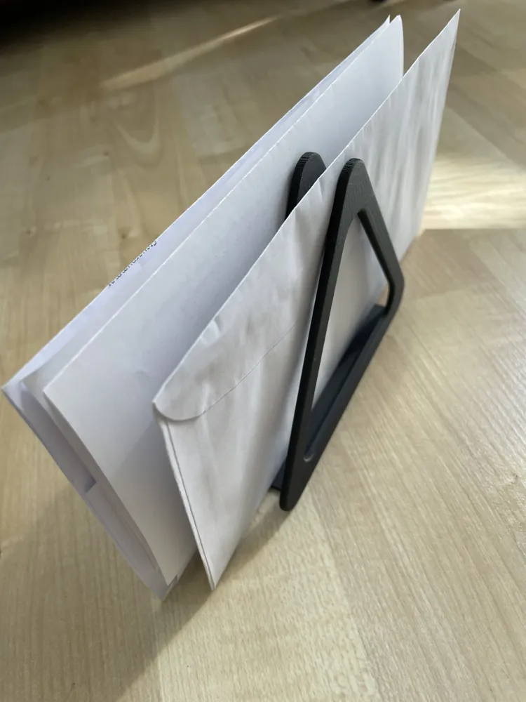 Simple Letter/Paper stand by helloman2706 - MakerWorld