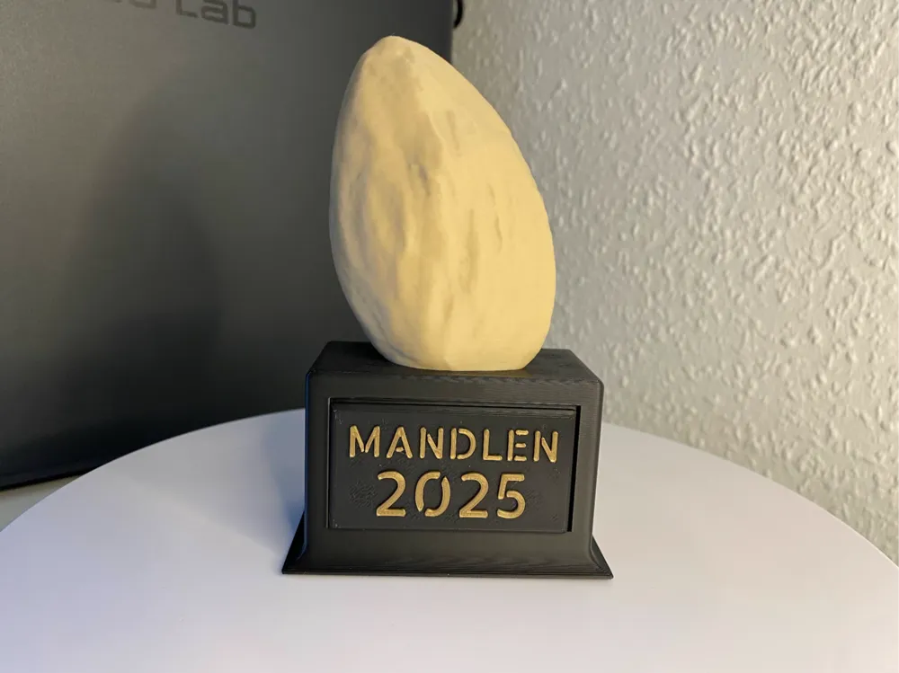 Mandlen 2025 | Mandelgave | Almond Trophy - Free 3D Print Model ...