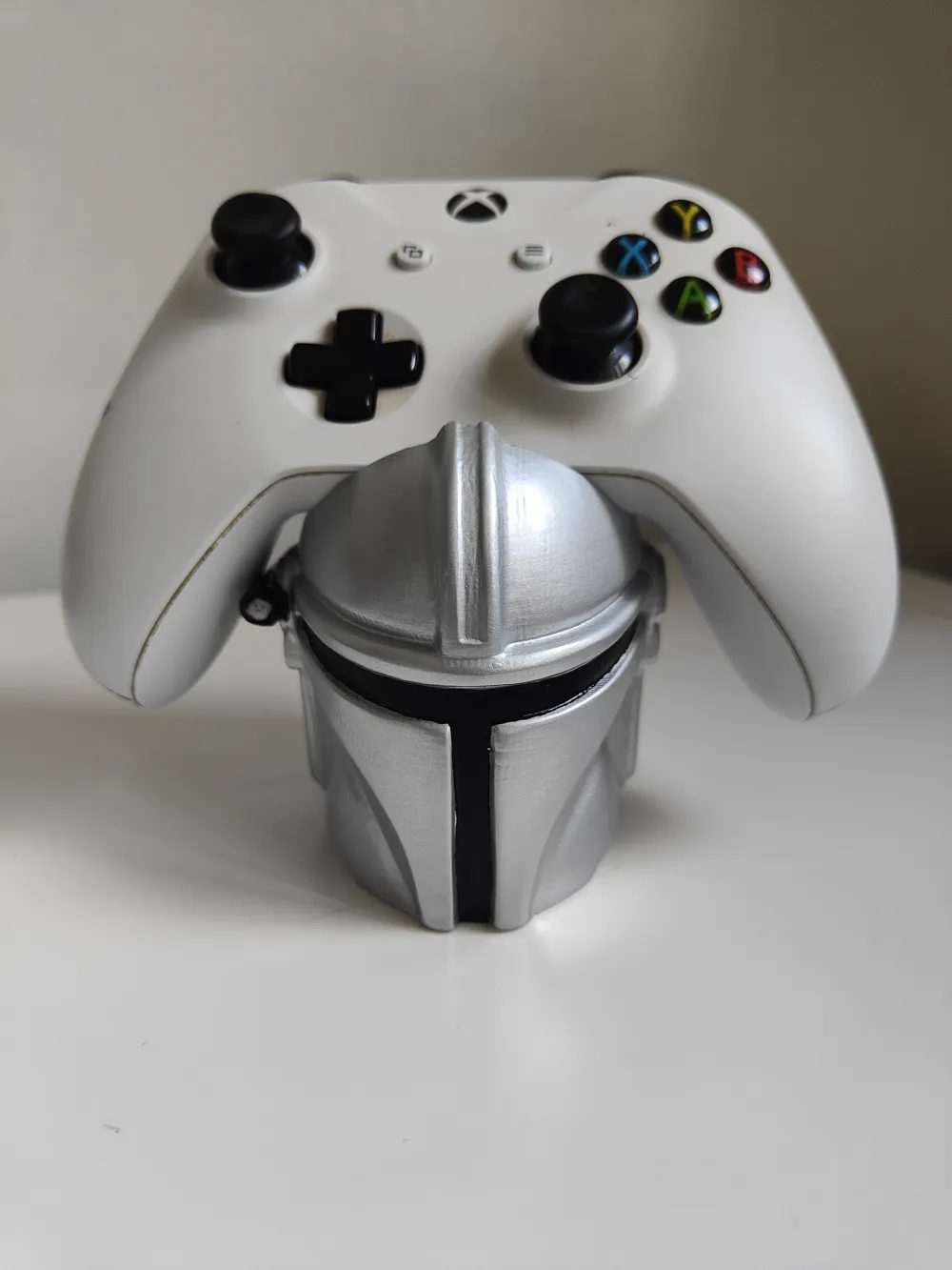 Mandalorian Universal Controller Holder - Free 3D Print Model - MakerWorld