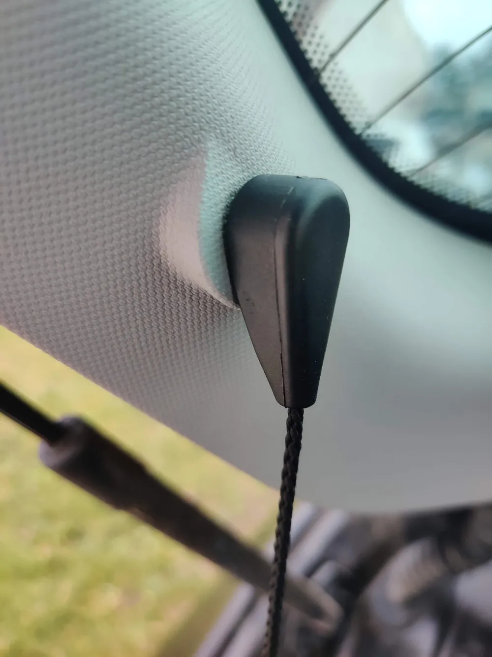 Renault Parcel Shelf Clip by Bee3D - MakerWorld