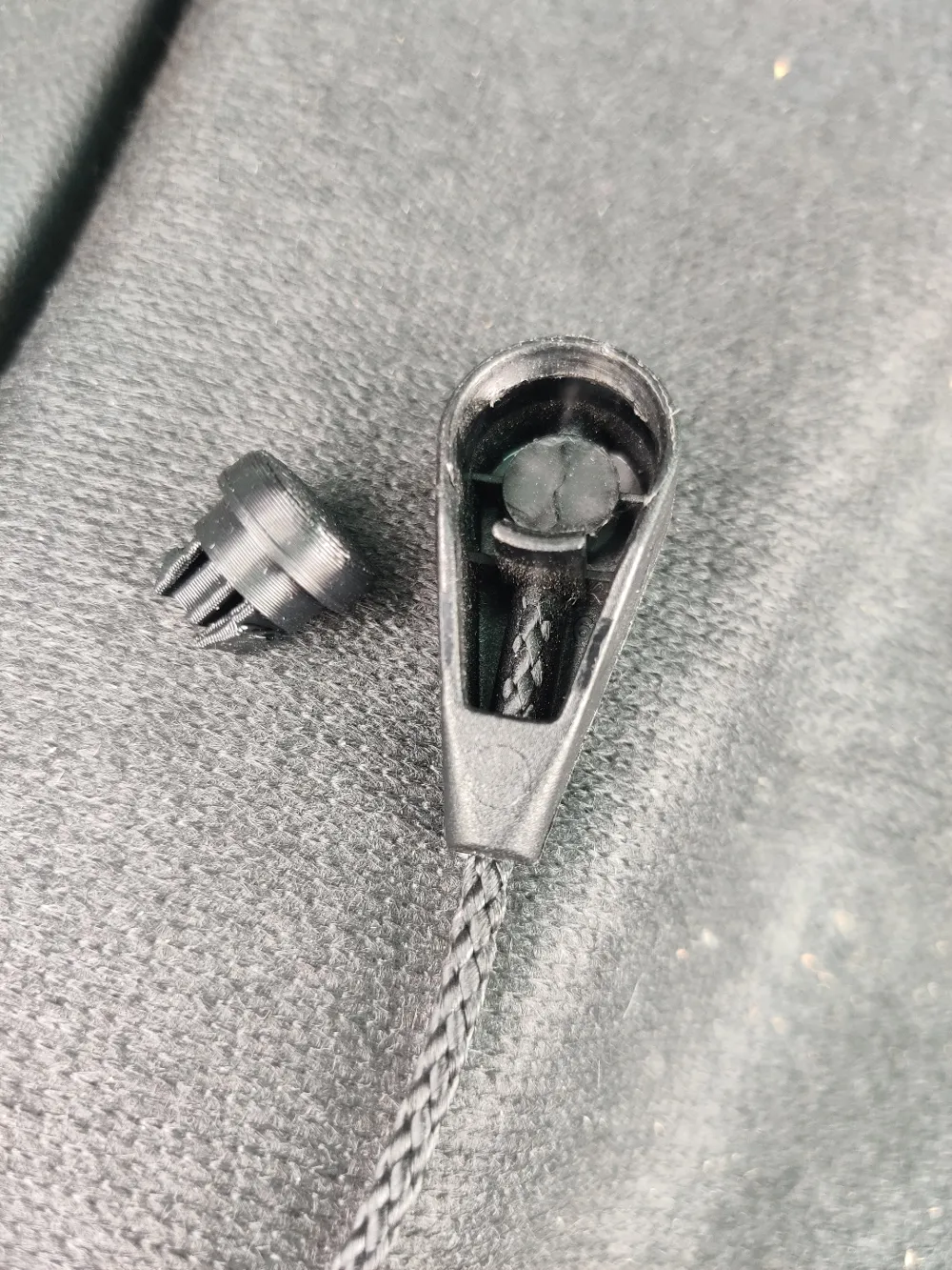 Renault Parcel Shelf Clip by Bee3D - MakerWorld