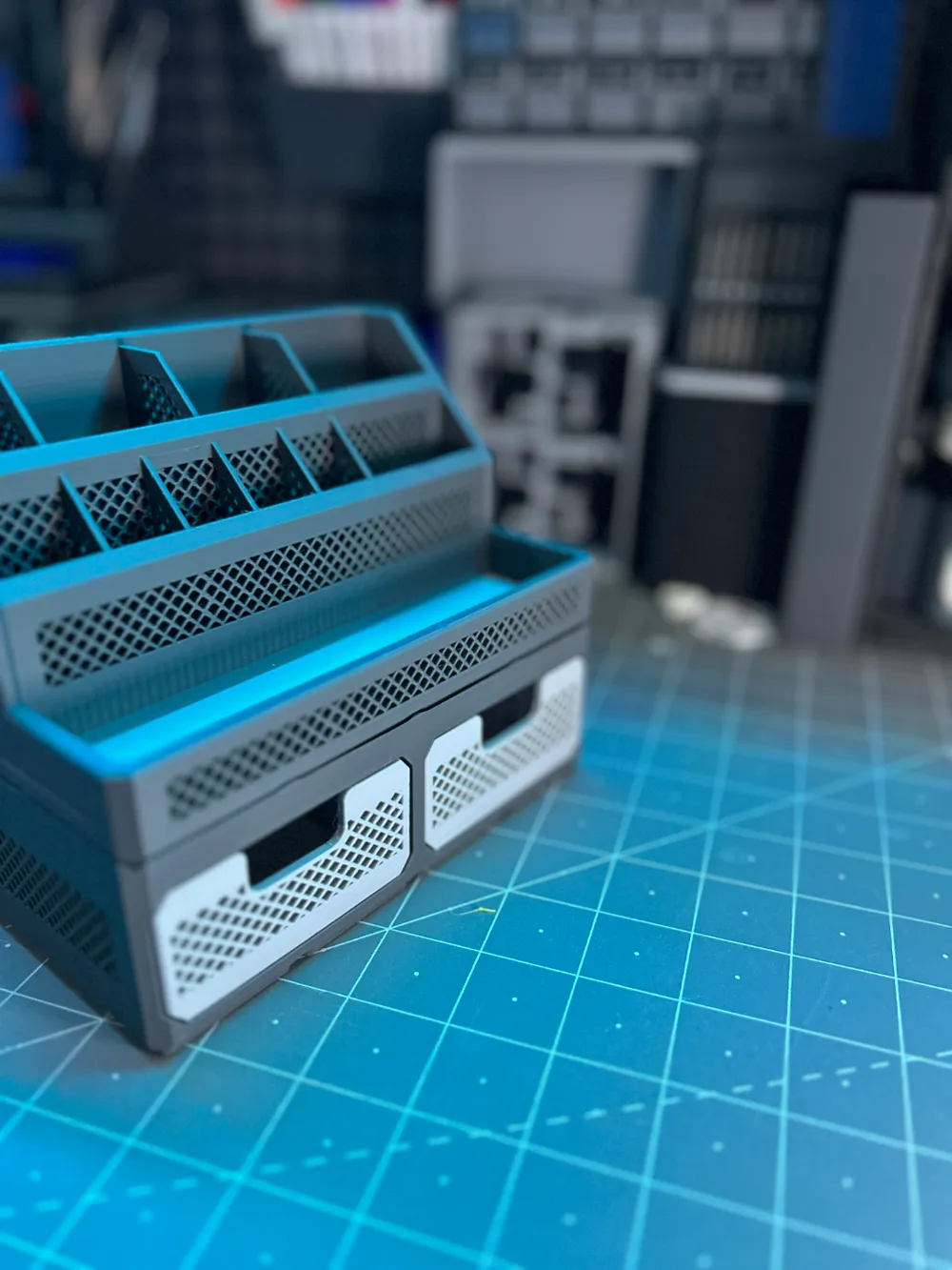 Rugged Organizer XXXL mini - 4x4 Gridfinity by K2_Kevin - MakerWorld