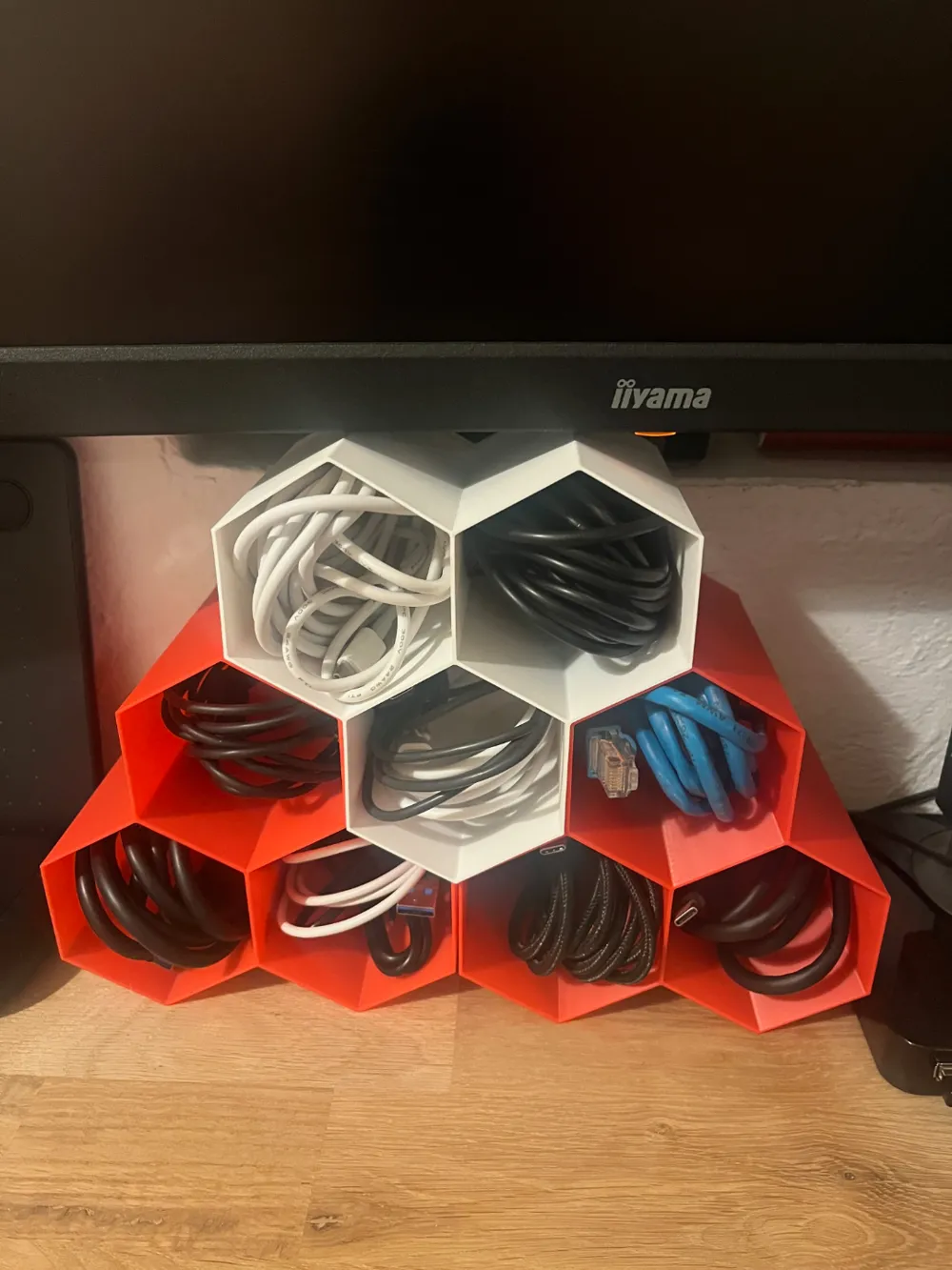 Hexagonal cable organizer by Vilk - MakerWorld