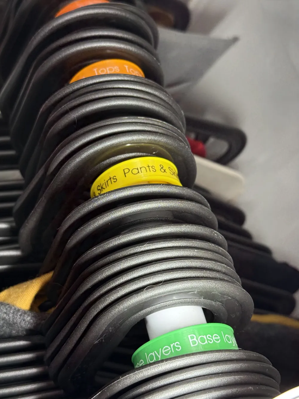 Closet divider labels - clip-on-rod - modular - Free 3D Print Model ...