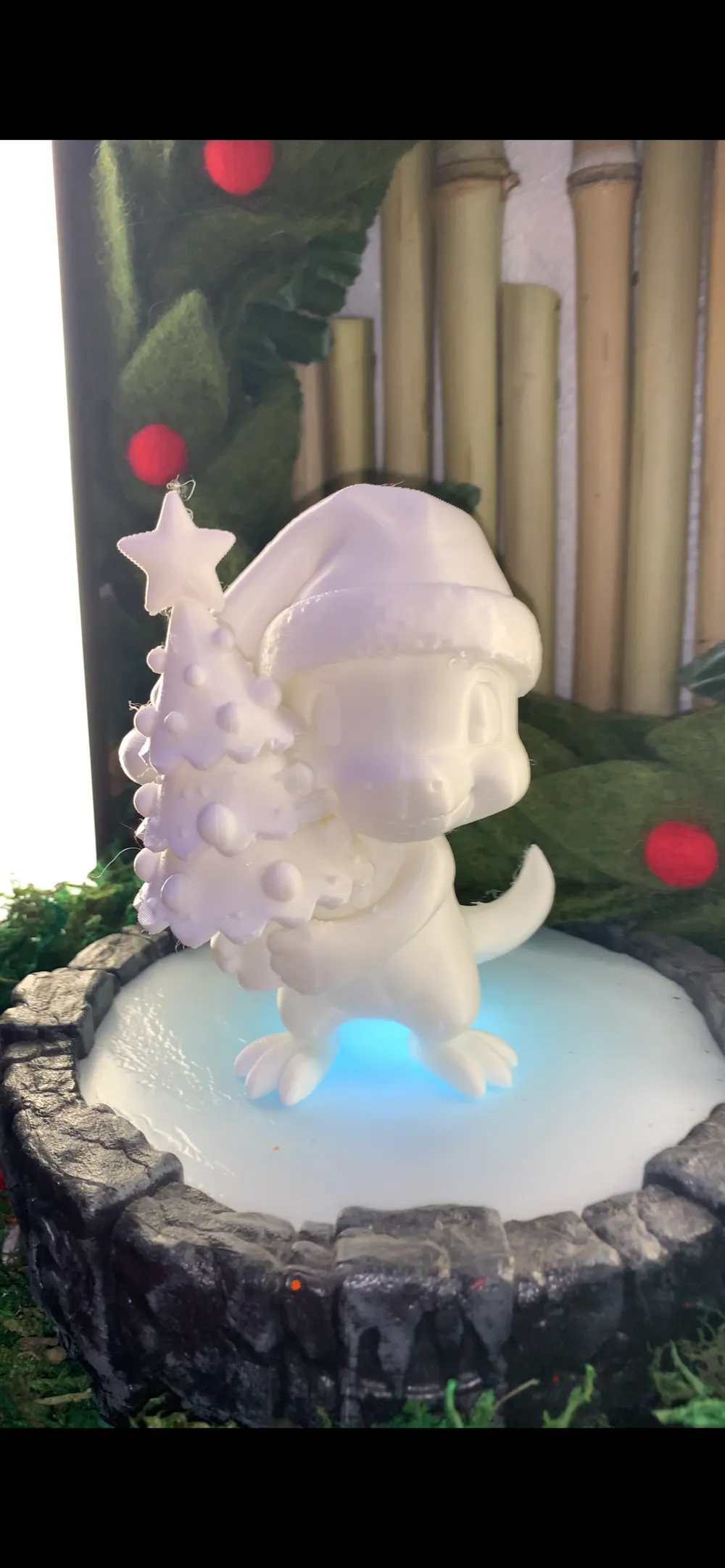 Dino com árvore de Natal - Modelo gratuito para impressão 3D - MakerWorld