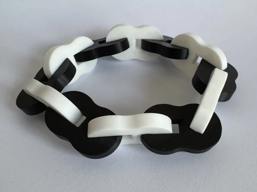 Juguete de cadena infinita con giro por Peter Noorlander MakerWorld ...