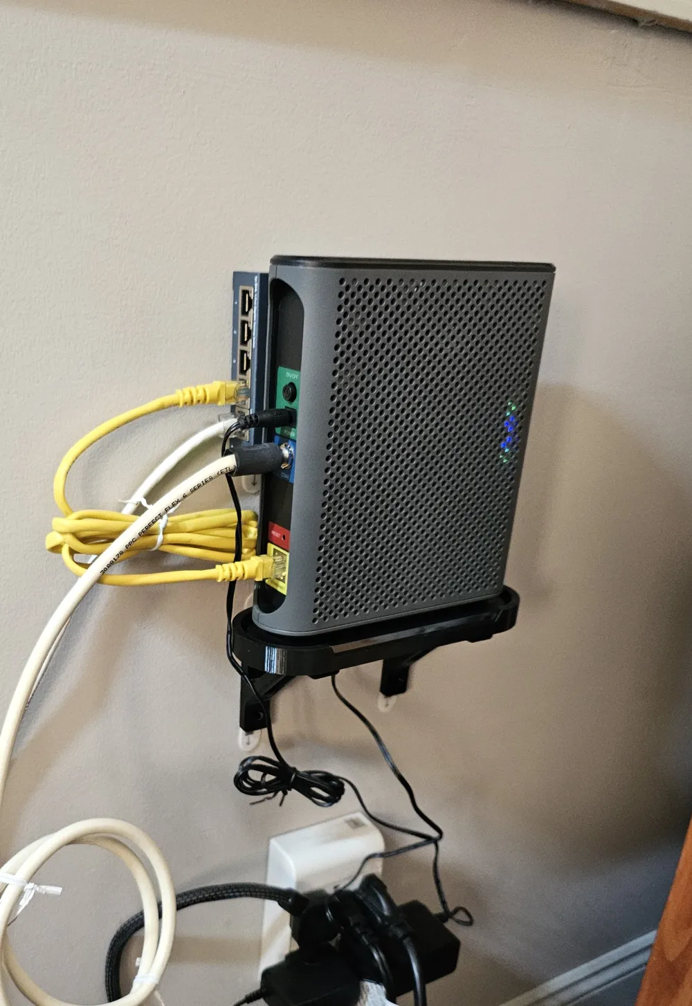 Shelf For Motorola MB7621 Modem Remixed by DFENS MakerWorld: Download ...