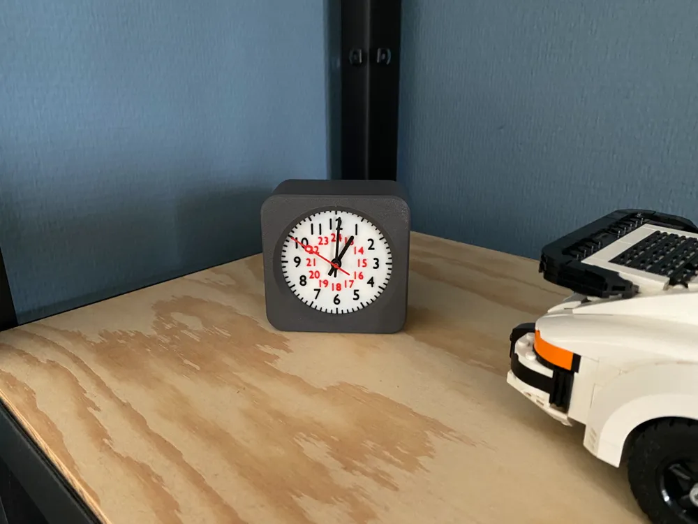 Simple table clock-Multiple dial options!-No AMS by Felix MakerWorld ...