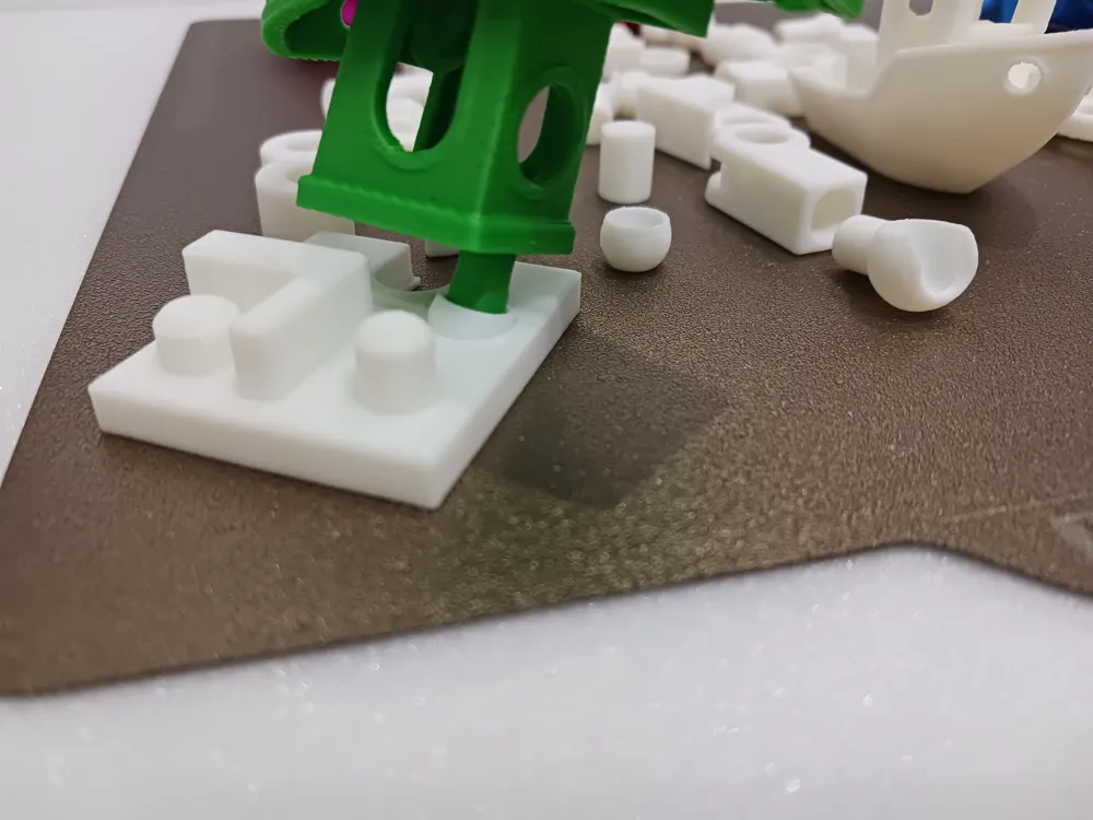 Combined Robot “BENCHY” by Garfield MakerWorld: Download Free 3D Models