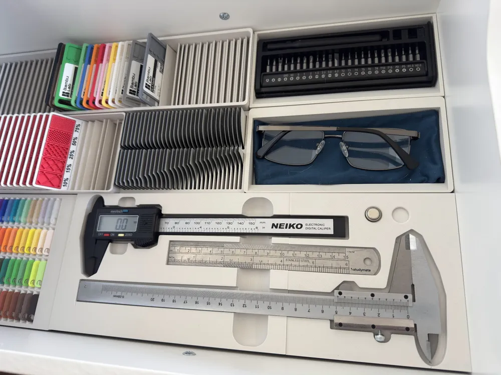 Gridfinity - 6" + 8" Caliper and ruler holder 8x3 by TankyTom ...