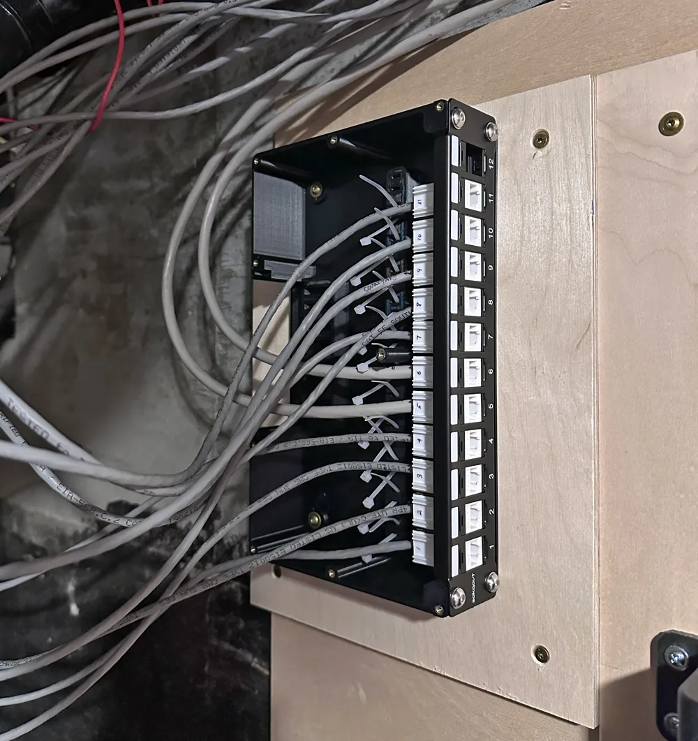 Mini Patch Panel Enclosure by glenMakerWorld: Download Free 3D Models
