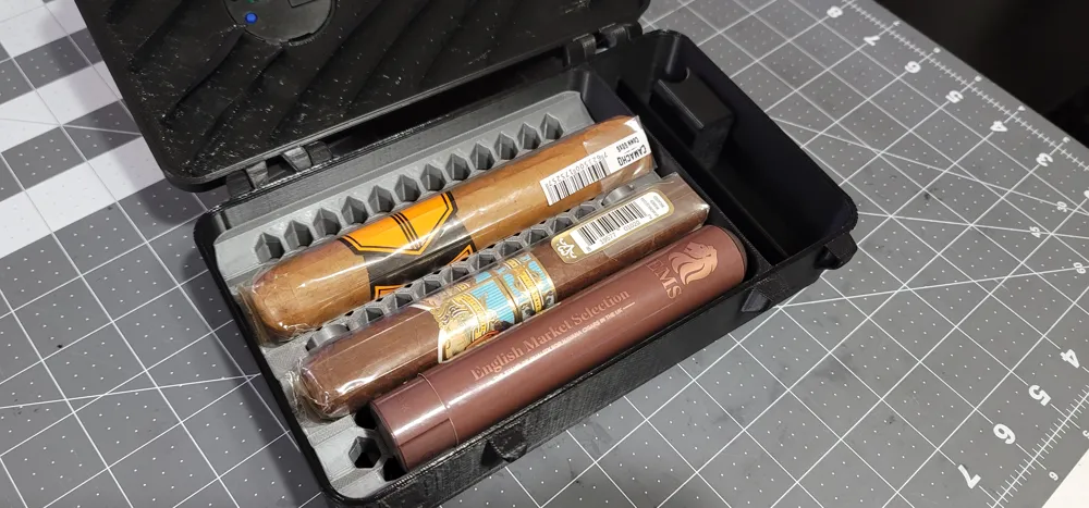 Cigar Travel Humidor. Fully Printed - Free 3D Print Model - MakerWorld