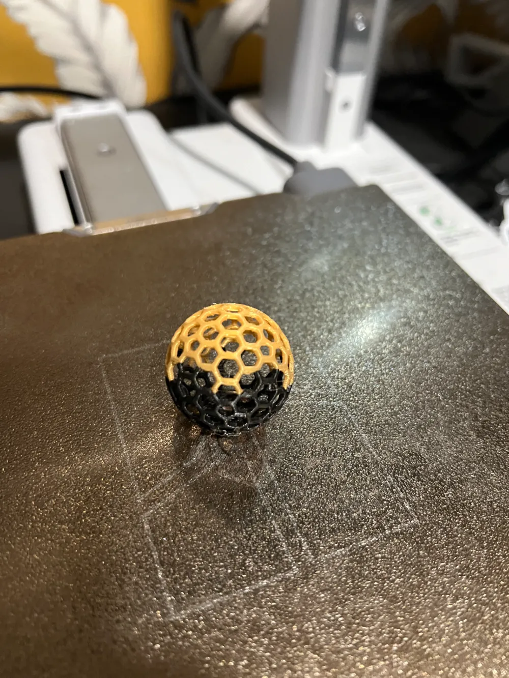 Airless Tiny Ball Bicolor by vahlstudio - MakerWorld