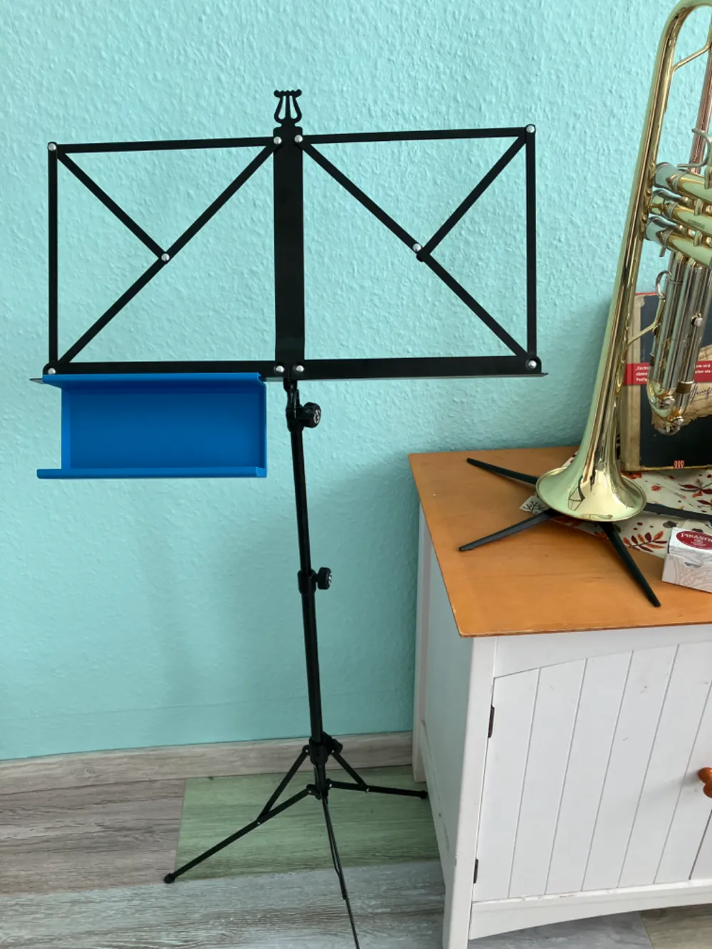 Music stand shelf, stable, no supports by dhe777 - MakerWorld