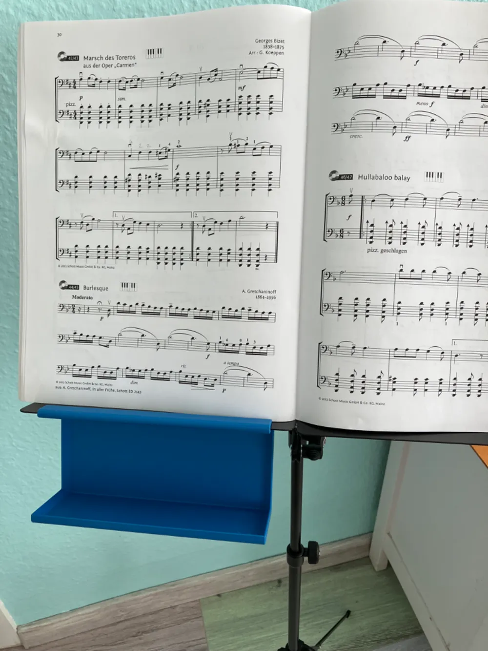 Music stand shelf, stable, no supports by dhe777 - MakerWorld