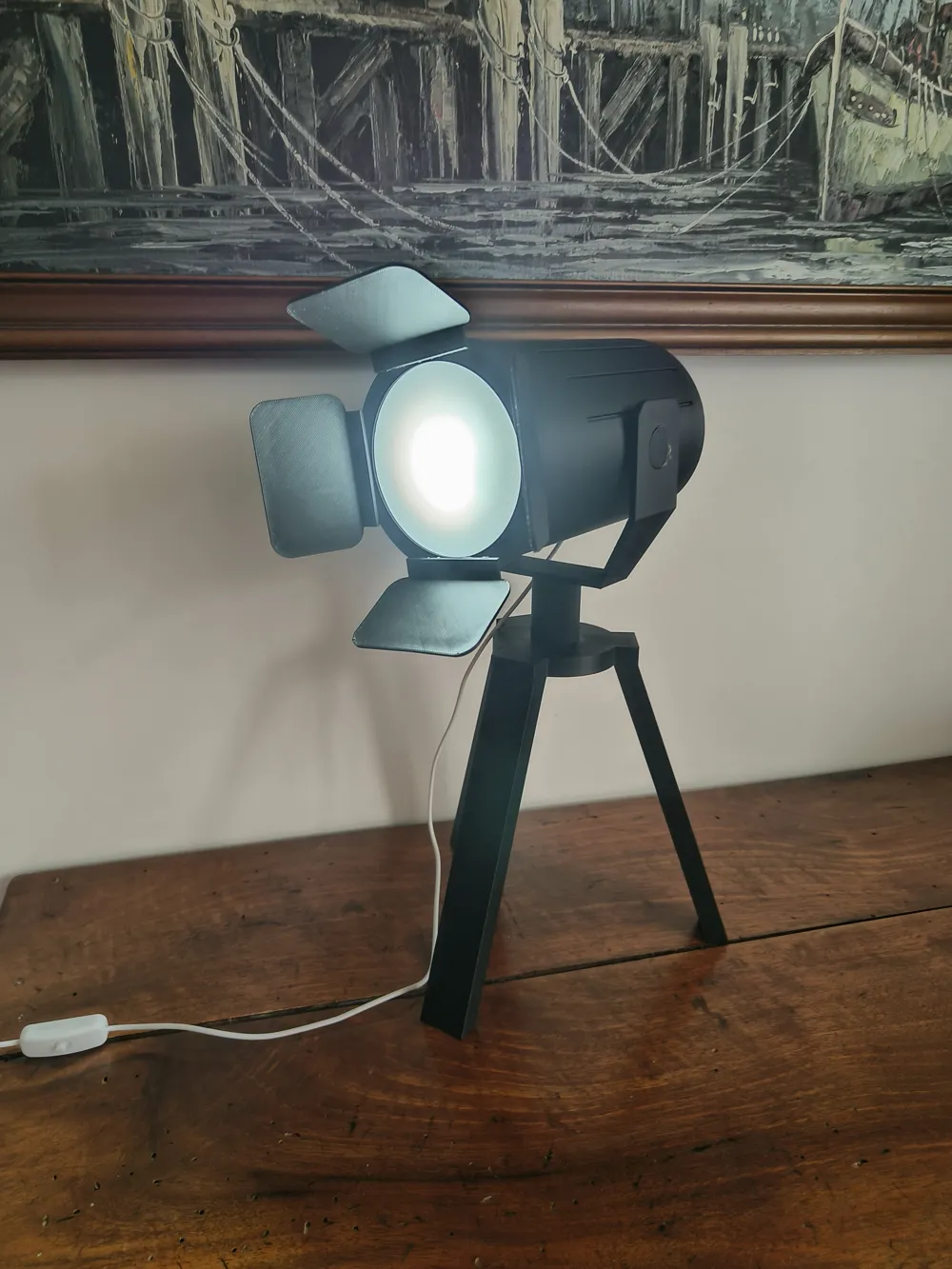 Desk Lamp - Cinema Projector - Free 3D Print Model - MakerWorld