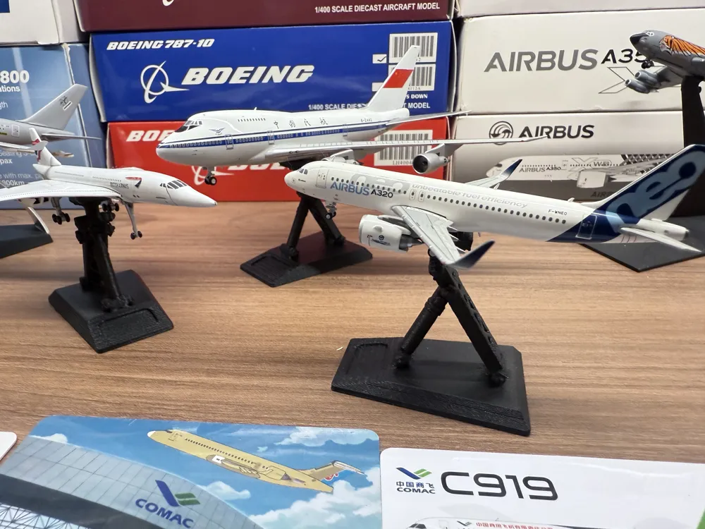 Premium 1:400 Plane Model Stand Landing Gear Style by jupangpang ...